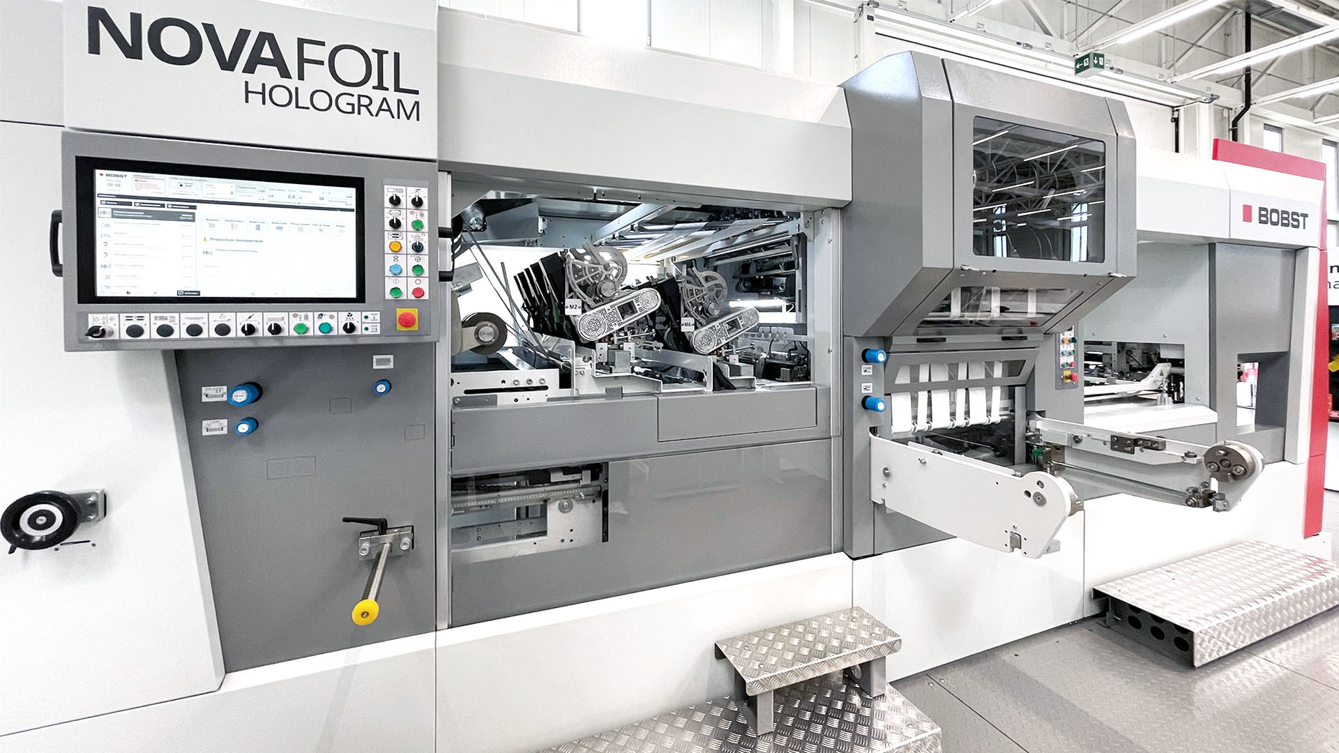 BOBST Combines a Hologram Application System with Connected Tools